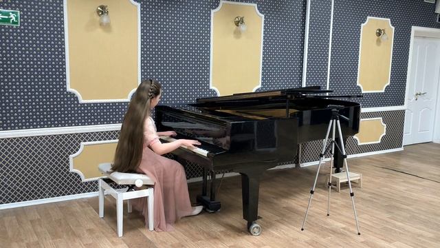 9. Матвеева Кира играет на концерте «На клавишах мая» 18 мая 2025 г.