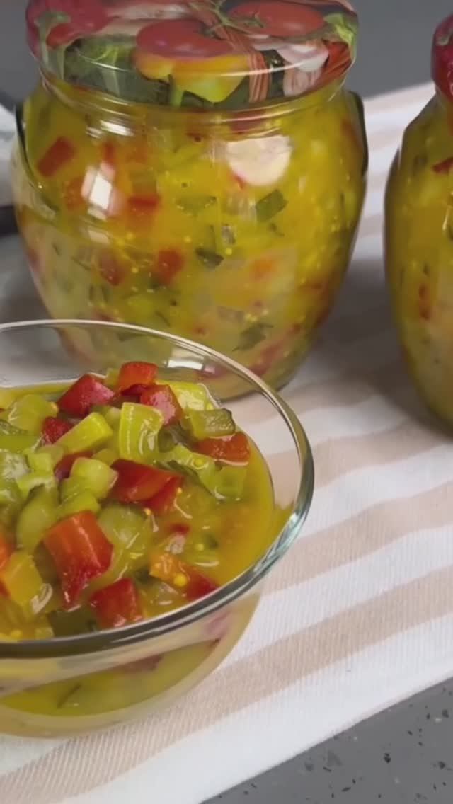 Огурчики «Пятнадцатиминутки» : нам их всегда мало,порой съедаются, не успев попасть в банку