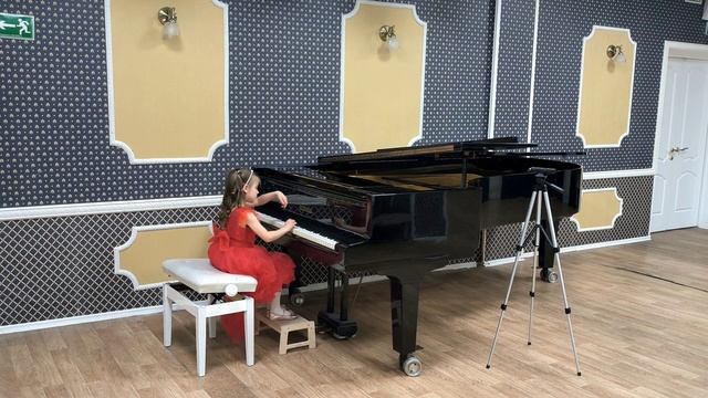 1. Н. Кореневская - «Дождик», А.Гедике - «Пьеса». Исполняет Солгалова Александра.