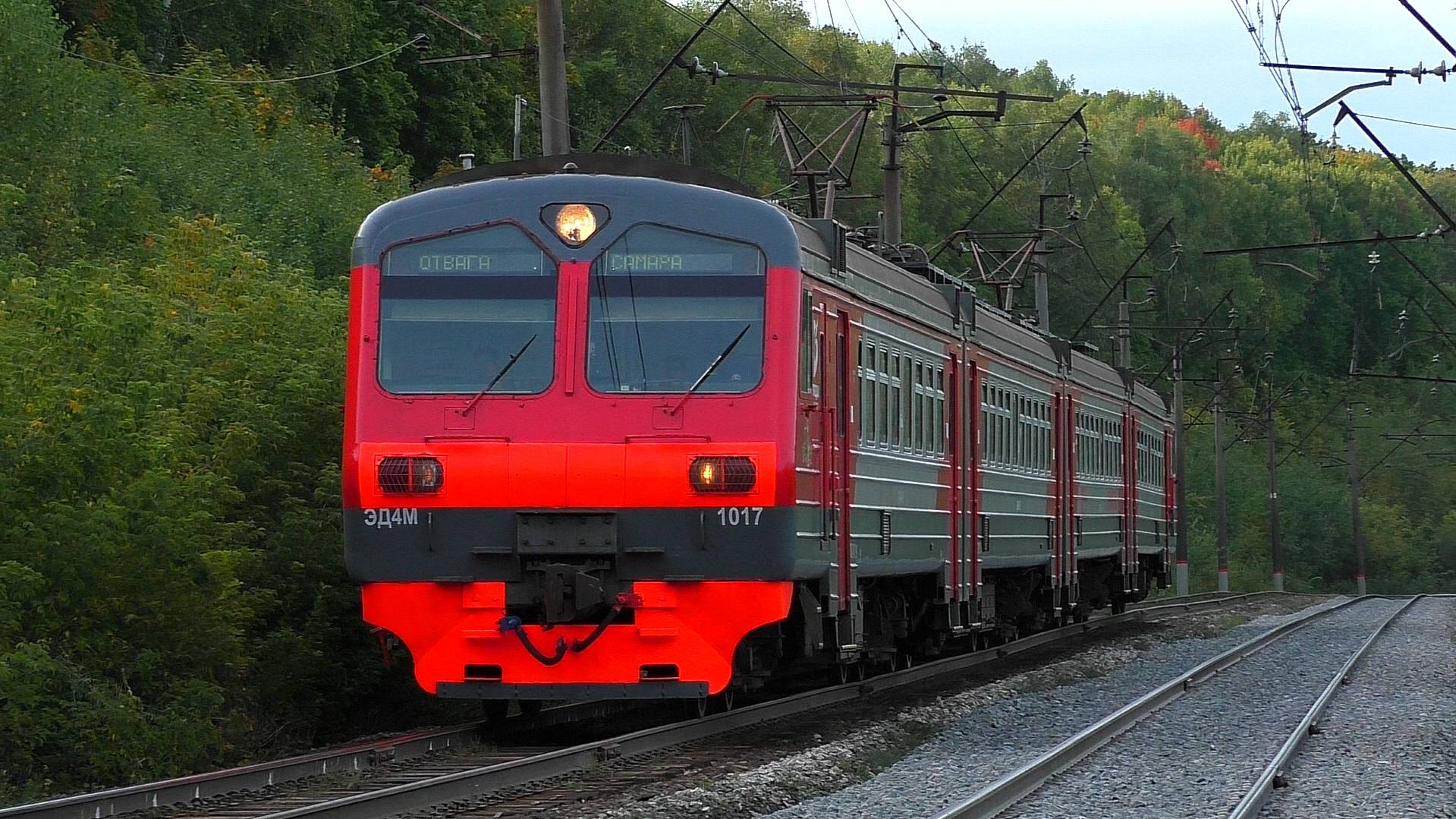 ЭД4М-1015/1017 следует техническим поездом Отвага - Жигулевское Море