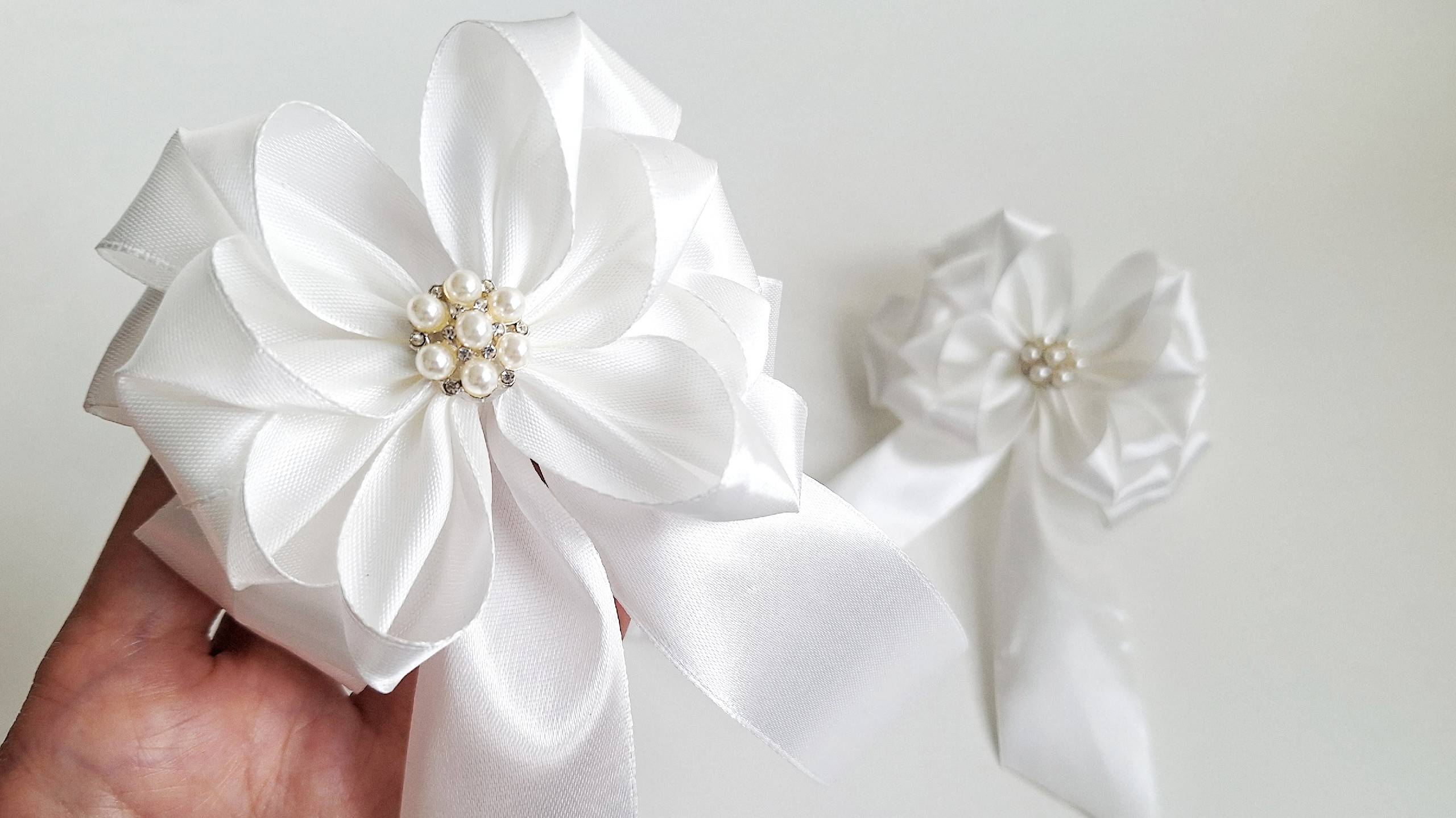 Очень красивые банты на 1 сентября из атласной ленты!