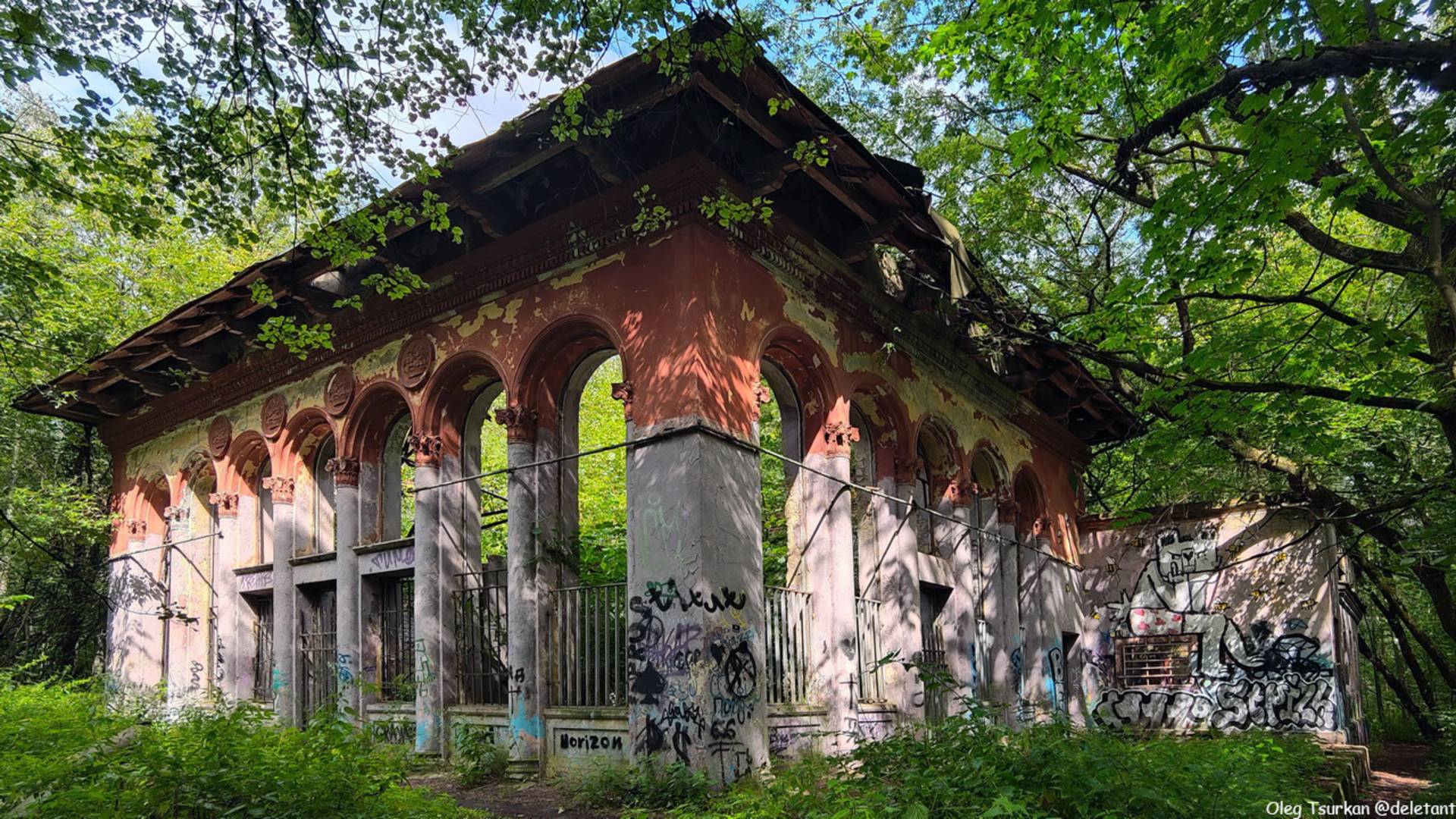 Заброшенный ресторан "ЛЕТО" на территории Измайловского ПКиО.