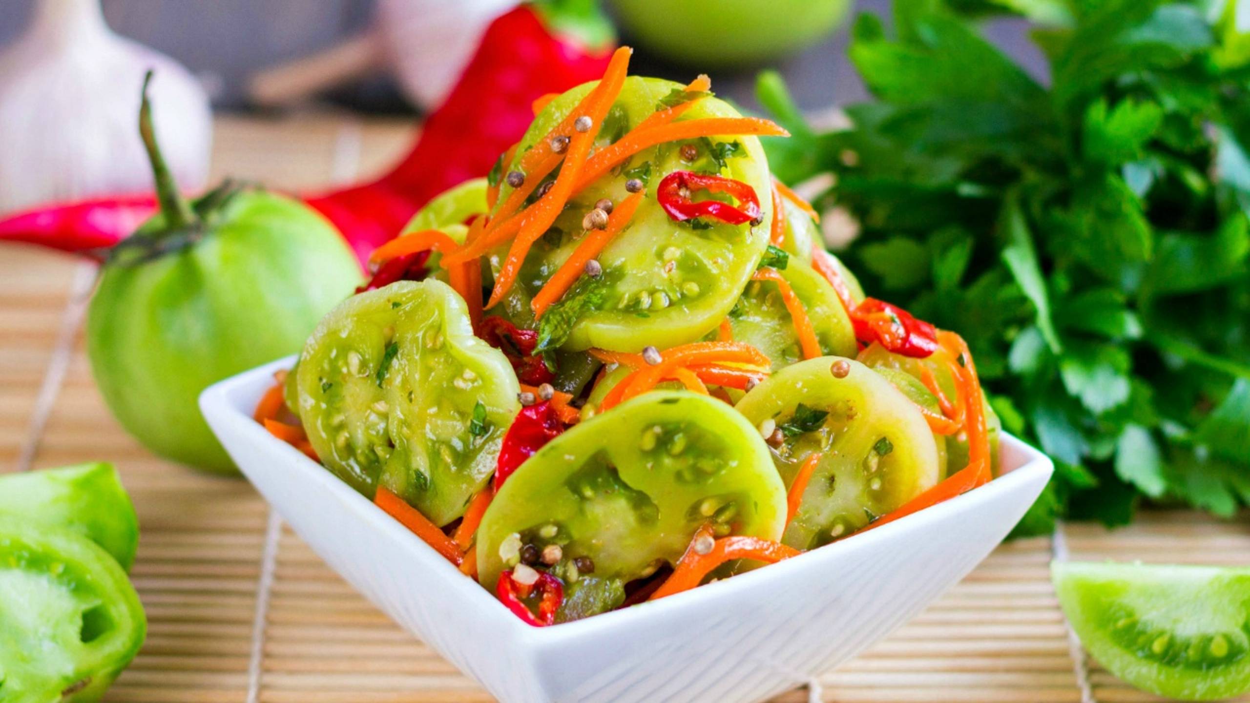 🥗 Просто, остро, вкусно: зелёные помидоры по-корейски покорят всех за столом