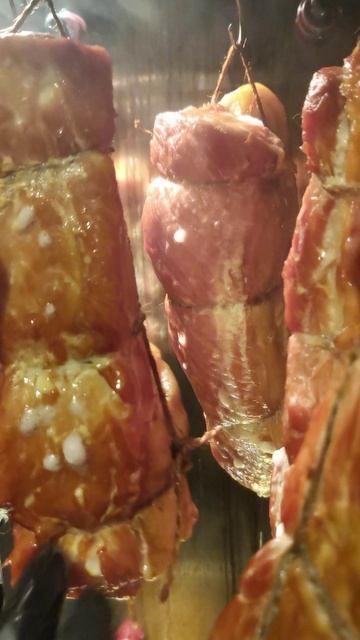 Аппетитные копчености готовы! #мясо #свинина #коптильня