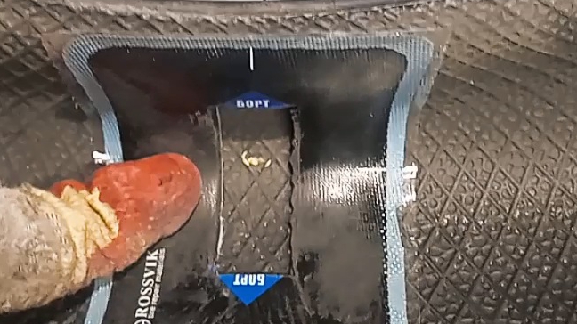 Боковой ремонт грыжи на шине. Один этап.