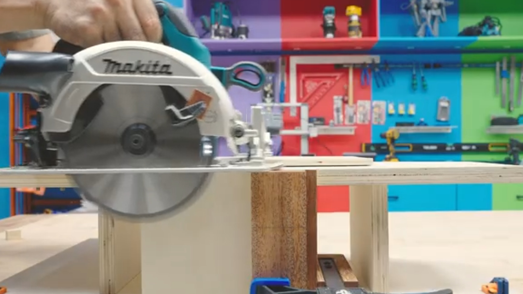 Трюк с циркулярной пилой.