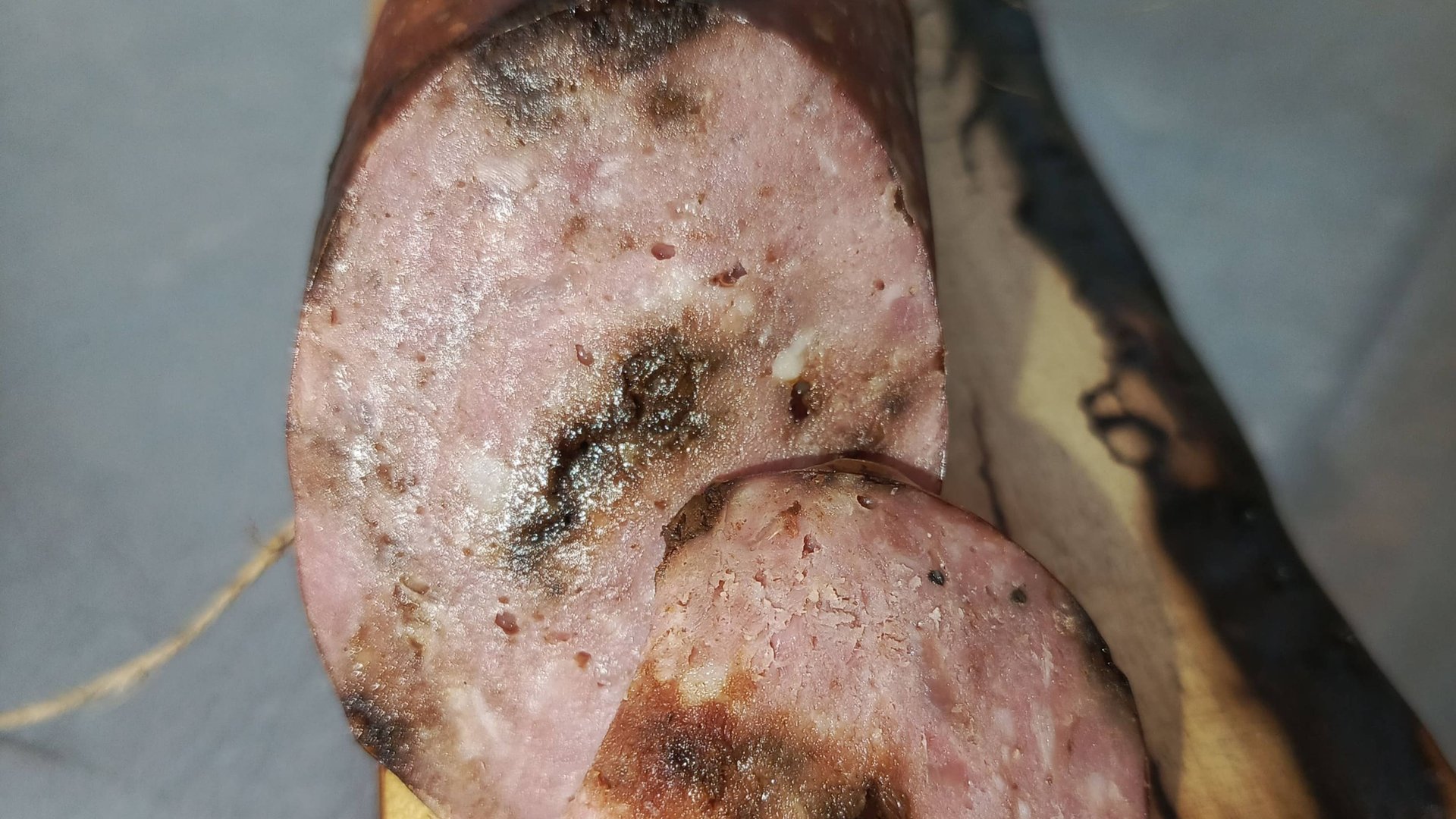 Сервелат Чёрный чеснок