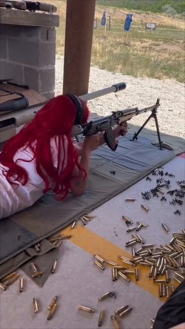 Девушки и оружие. Как вам такое сочетание?