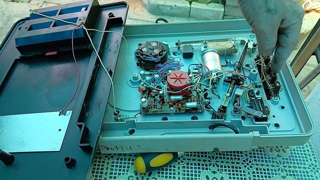 Проигрыватель с мусорки.