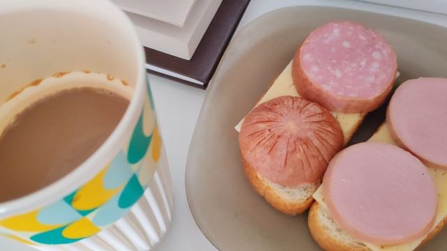 Деревенский полдник, кофе и бутерброд