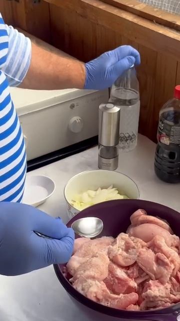 Маринуем мясо на шашлык по-советски #дача #дачныедела #огород #дачнаяжизнь #рецепты #садоводничество