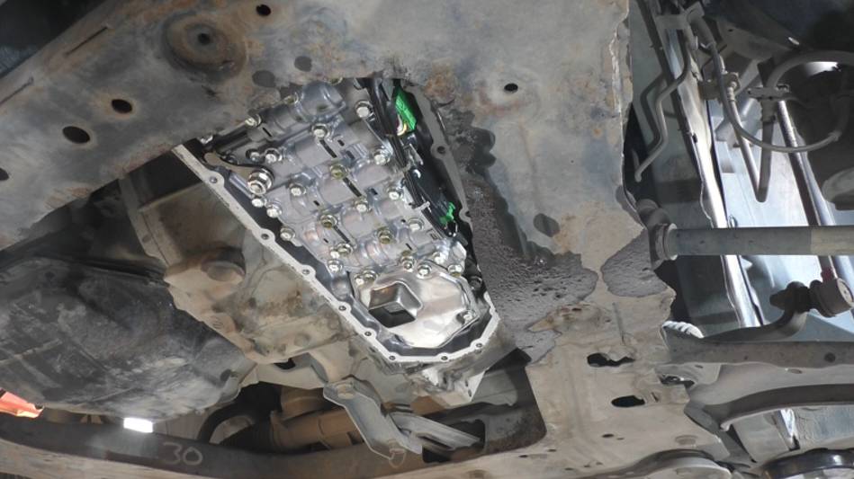 Плановая замена масла и фильтров в вариаторе на Nissan Qashqai 2,0 4WD Ниссан Кашкай 2008 года