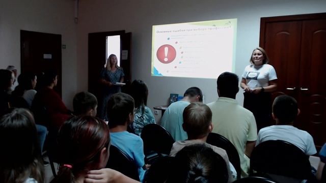 Юношеская библиотека. Профессии