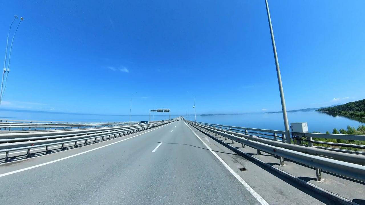 Владивосток. Дорога через Амурский залив