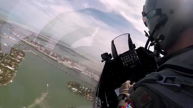 F-16C Viper. Полёт над побережьем.