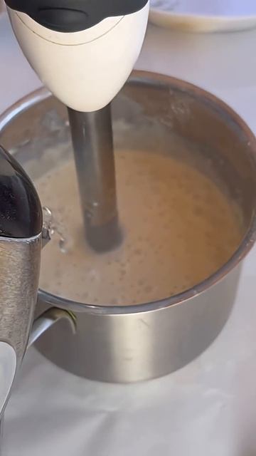 Кипяток - секрет пористых блинов. Полный рецепт блинов в плейлисте: Рецепты. #еда #дача #рецепт