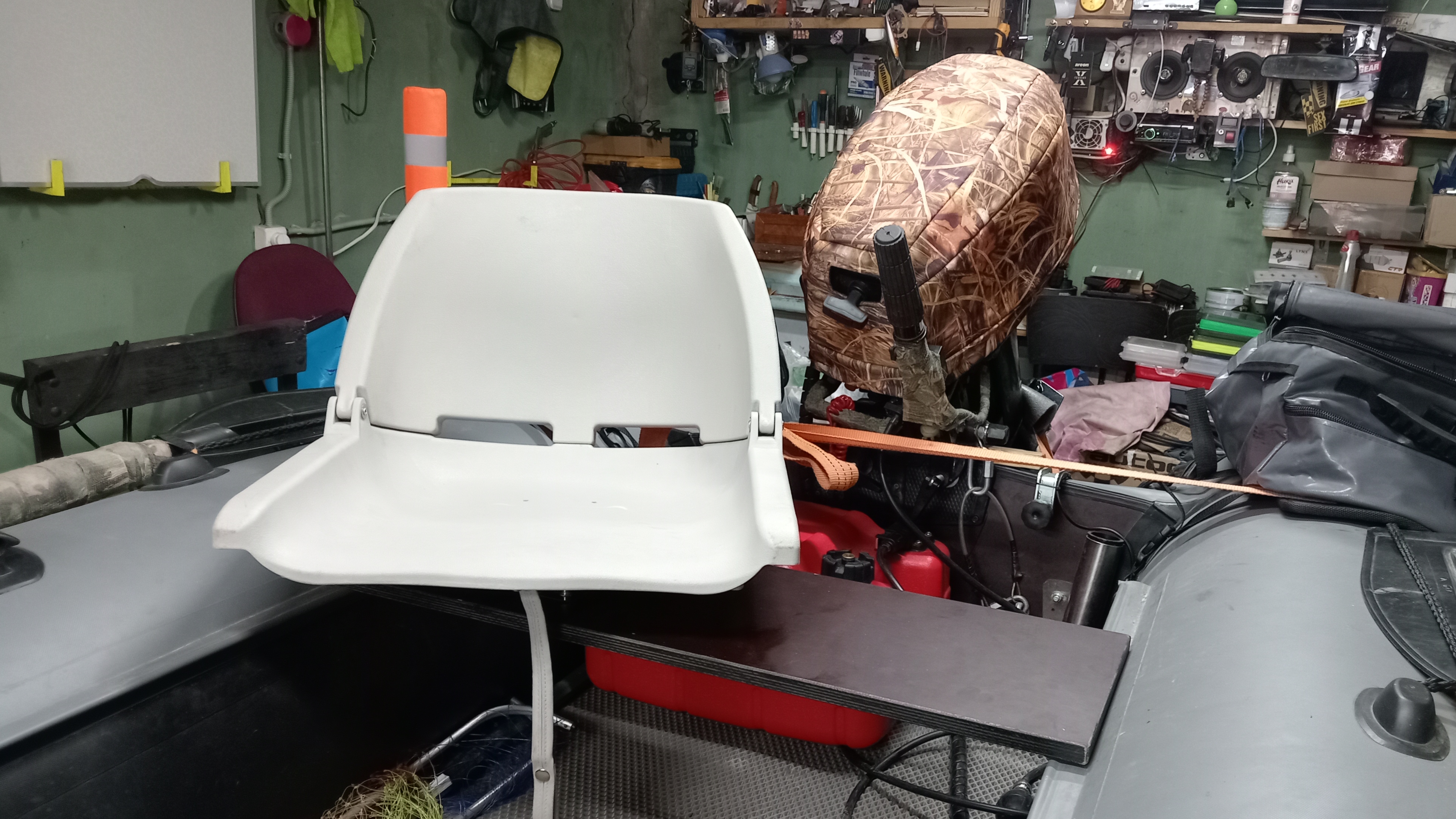 кресло в лодку