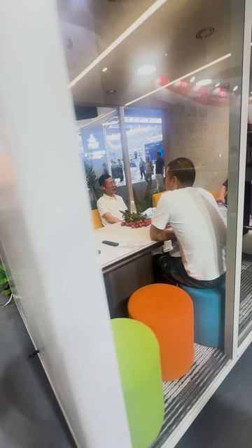 Офис на колесах. Китайцы буквально поняли термин "Трудовая миграция"