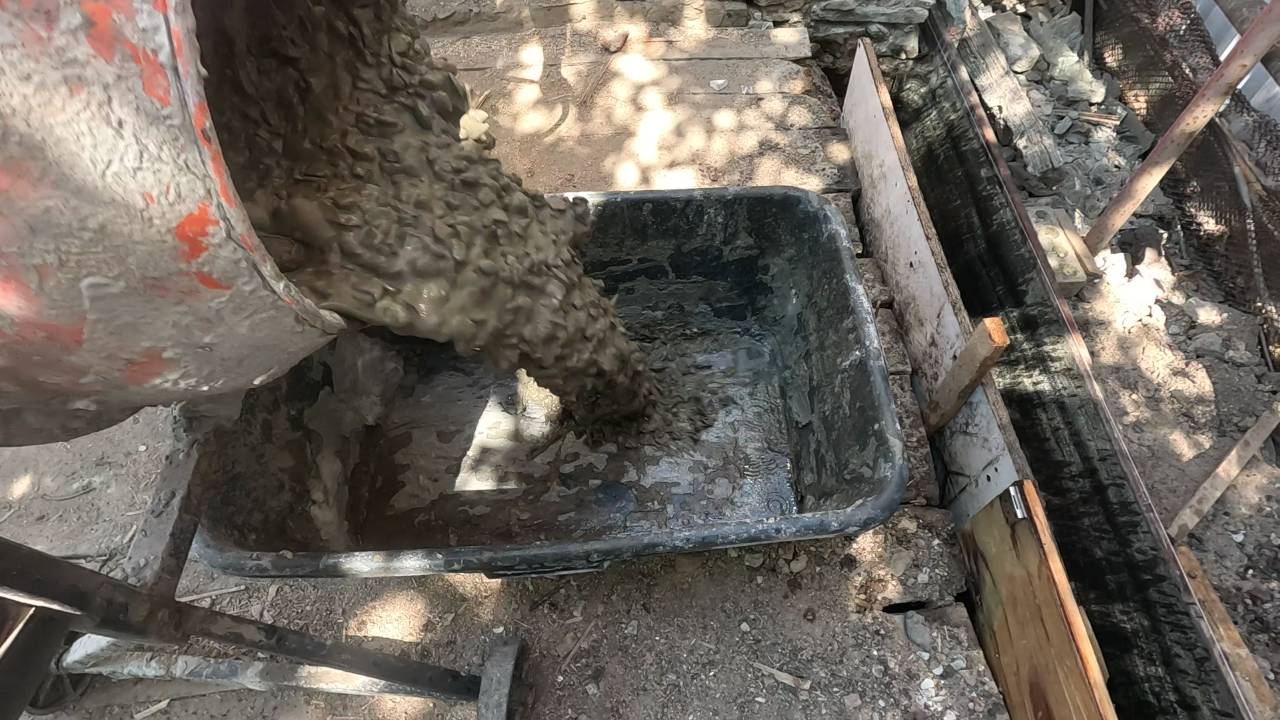 Фундамент под КЛЮЧ . Копка грунта, опалубка, заливка бетона.