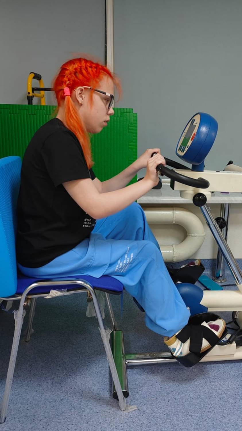 Лиза проходит курс реабилитации