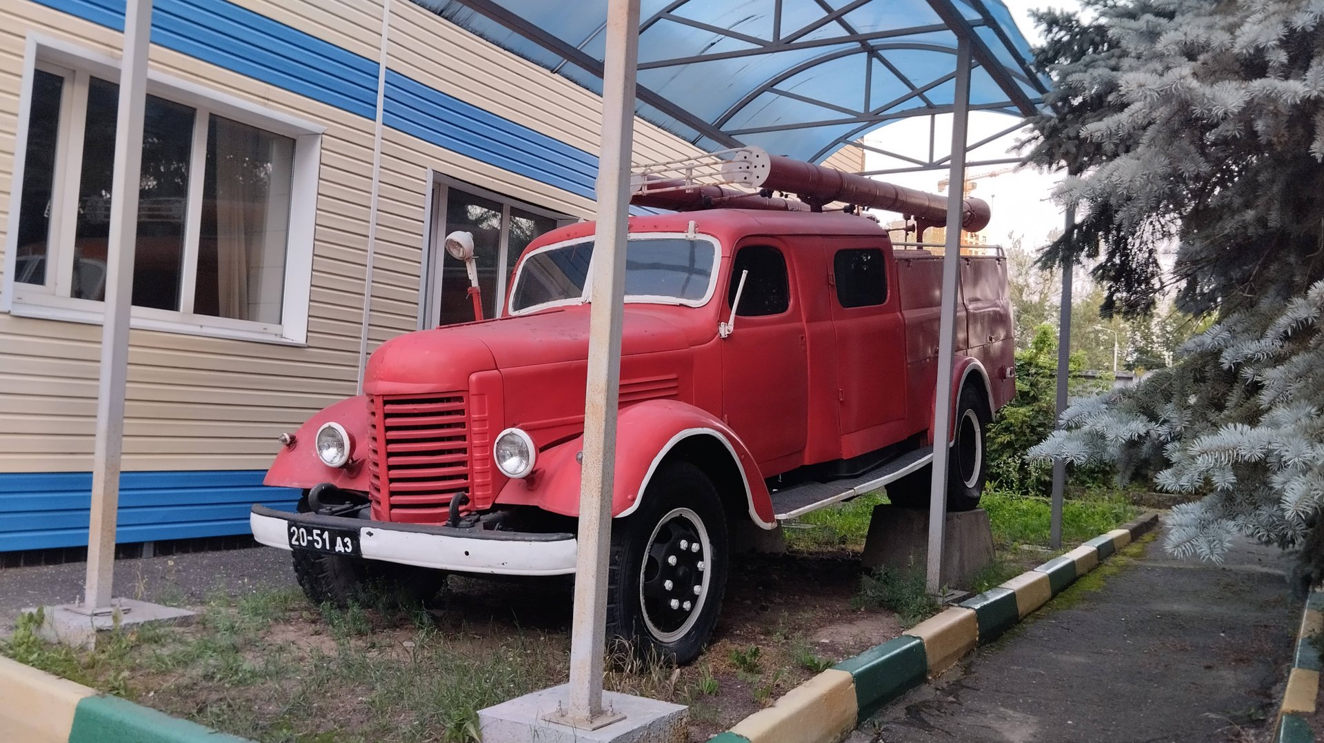 Пожарный ретро автомобиль ЗИС-150