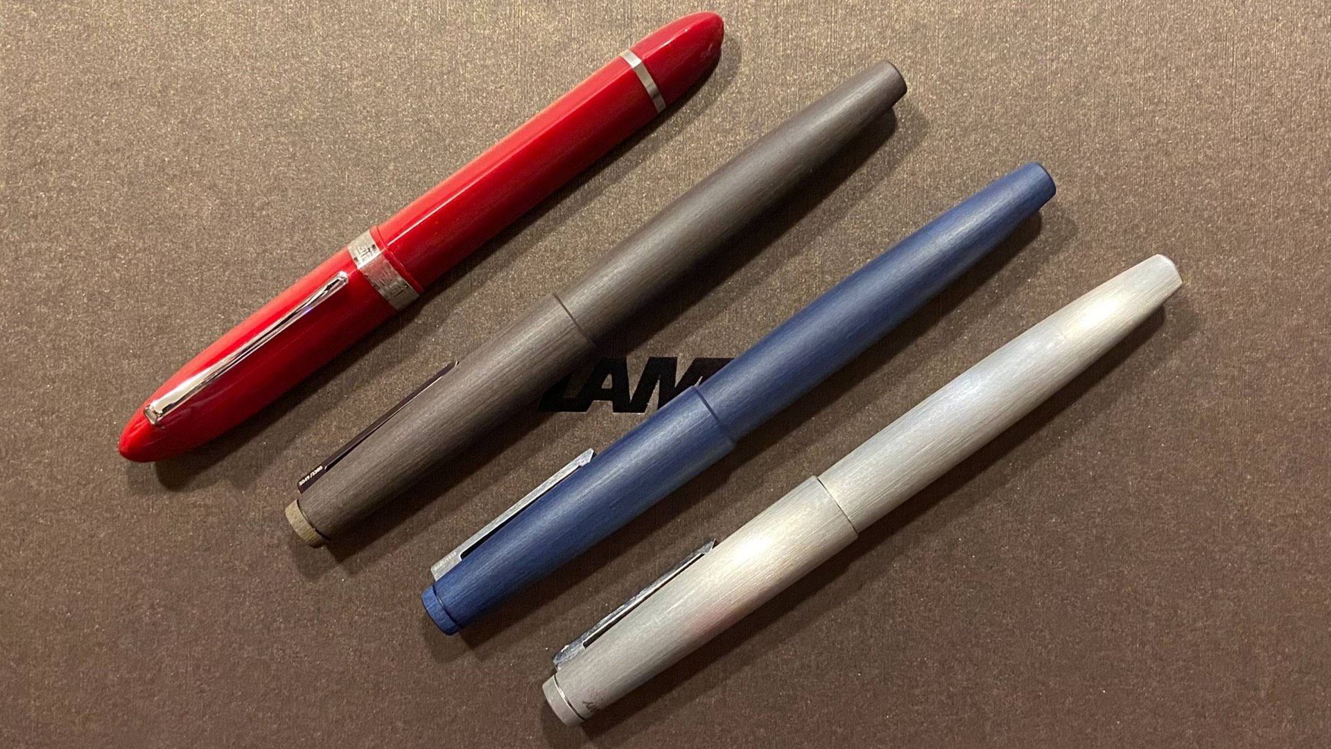 Распаковка четырёх ручек - три Lamy 2000 и Omas Mezzo