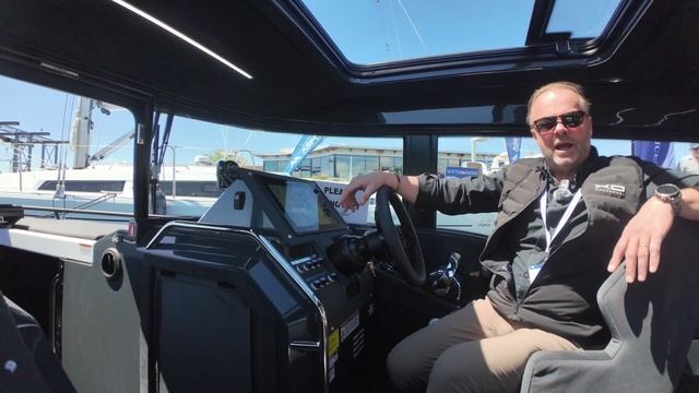 XO EXPLR 10 SPORT PLUS - катер с носовой каютой XO 270 Front Cabin OB