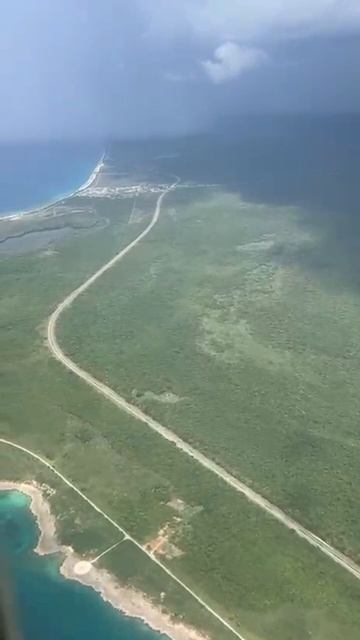 Вот такую красоту видно в иллюминатор на подлете к Кубе 🇨🇺