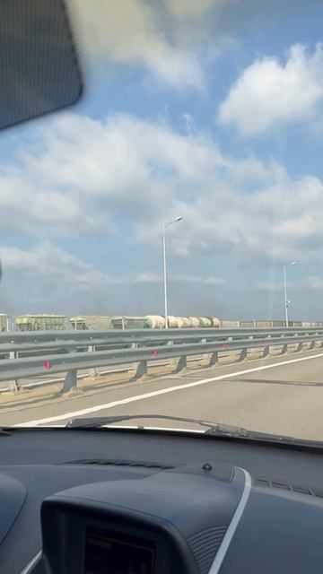 Грузовой поезд на крымском мосту (04.08.2025)