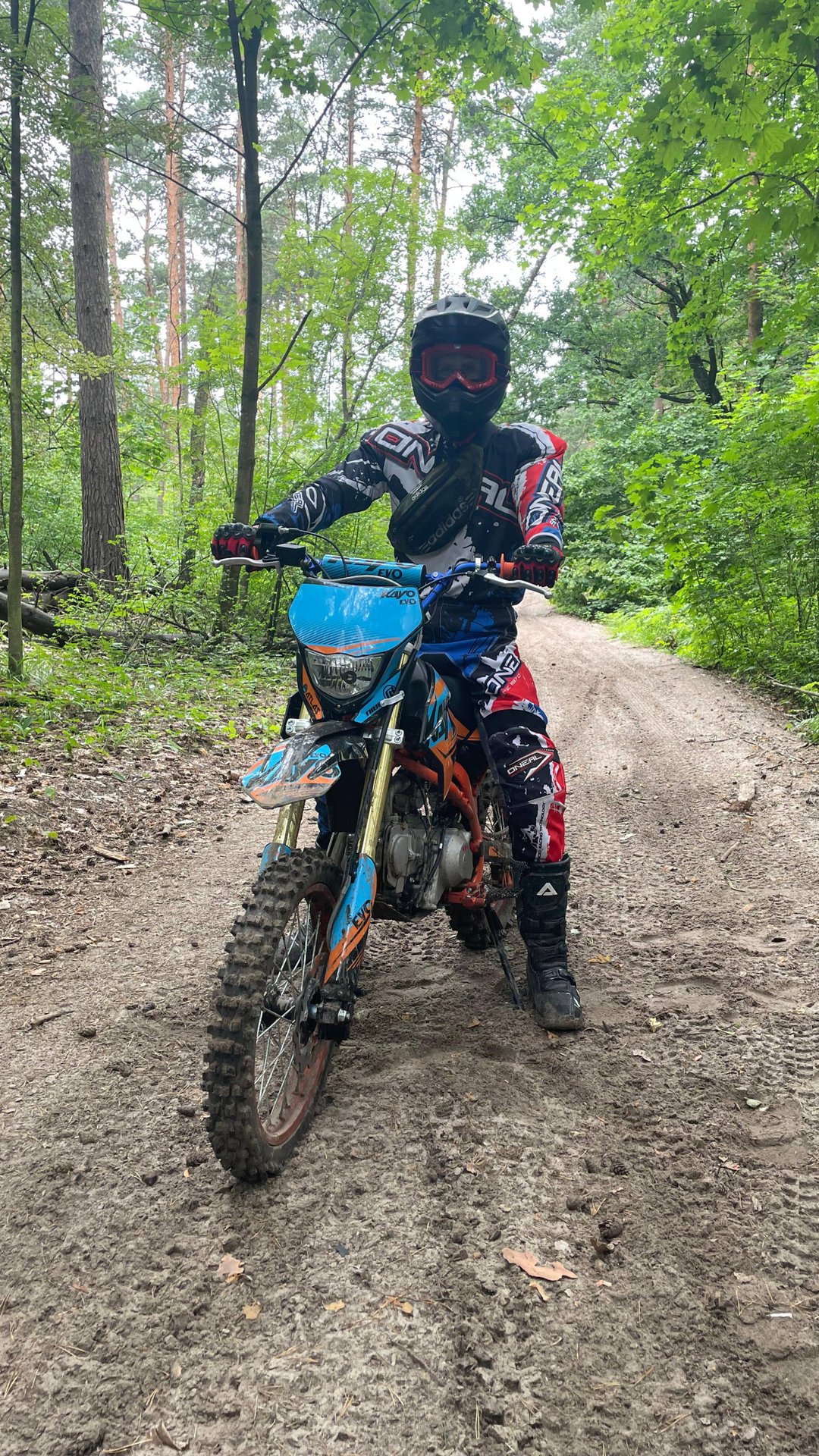 Катание на питбайке в сопровождении инструктора: Экстремальные развлечения Агентства Экстрима АХАА