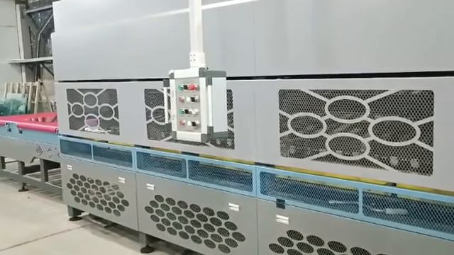 Линия закалки стекла.