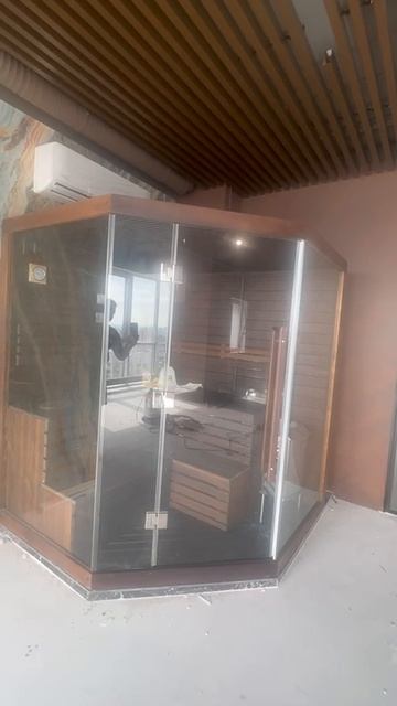 Четырехместная угловая финская сауна "Luxury" из кедра