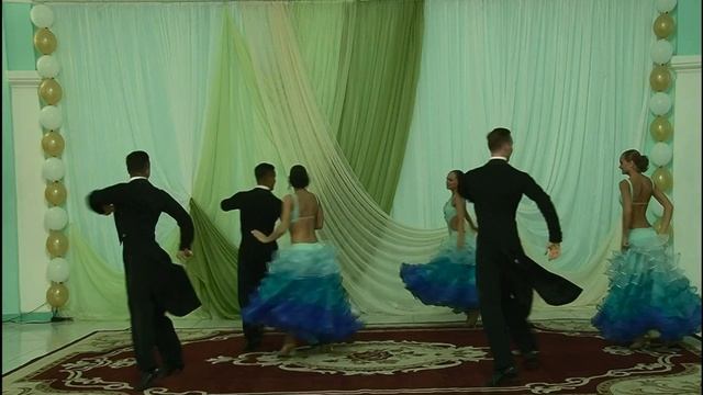 Прекрасный танец вальс на выпускном вечере!!!