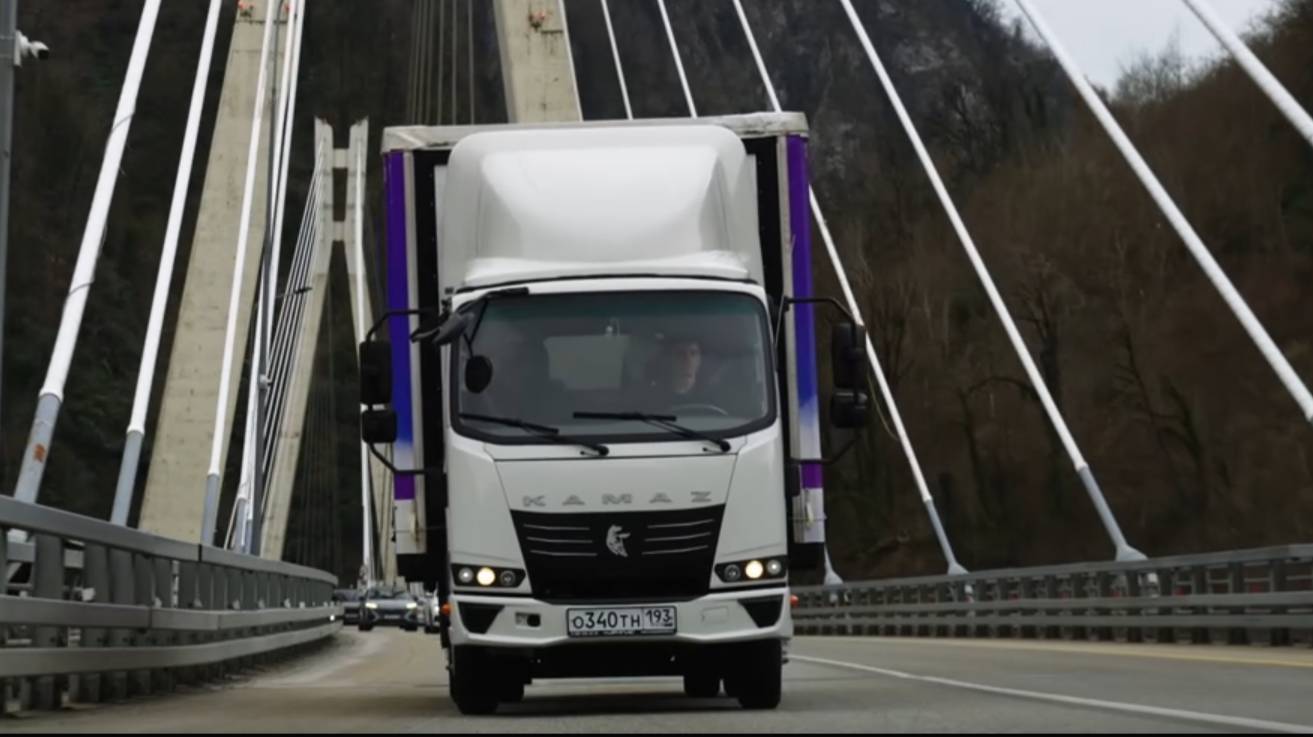 Компас покоряет дороги России