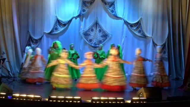 "Возле саду зеленого"ансамбли"Родная песня"и"Краснопахорочка" #песнидлядуши#народныепесни