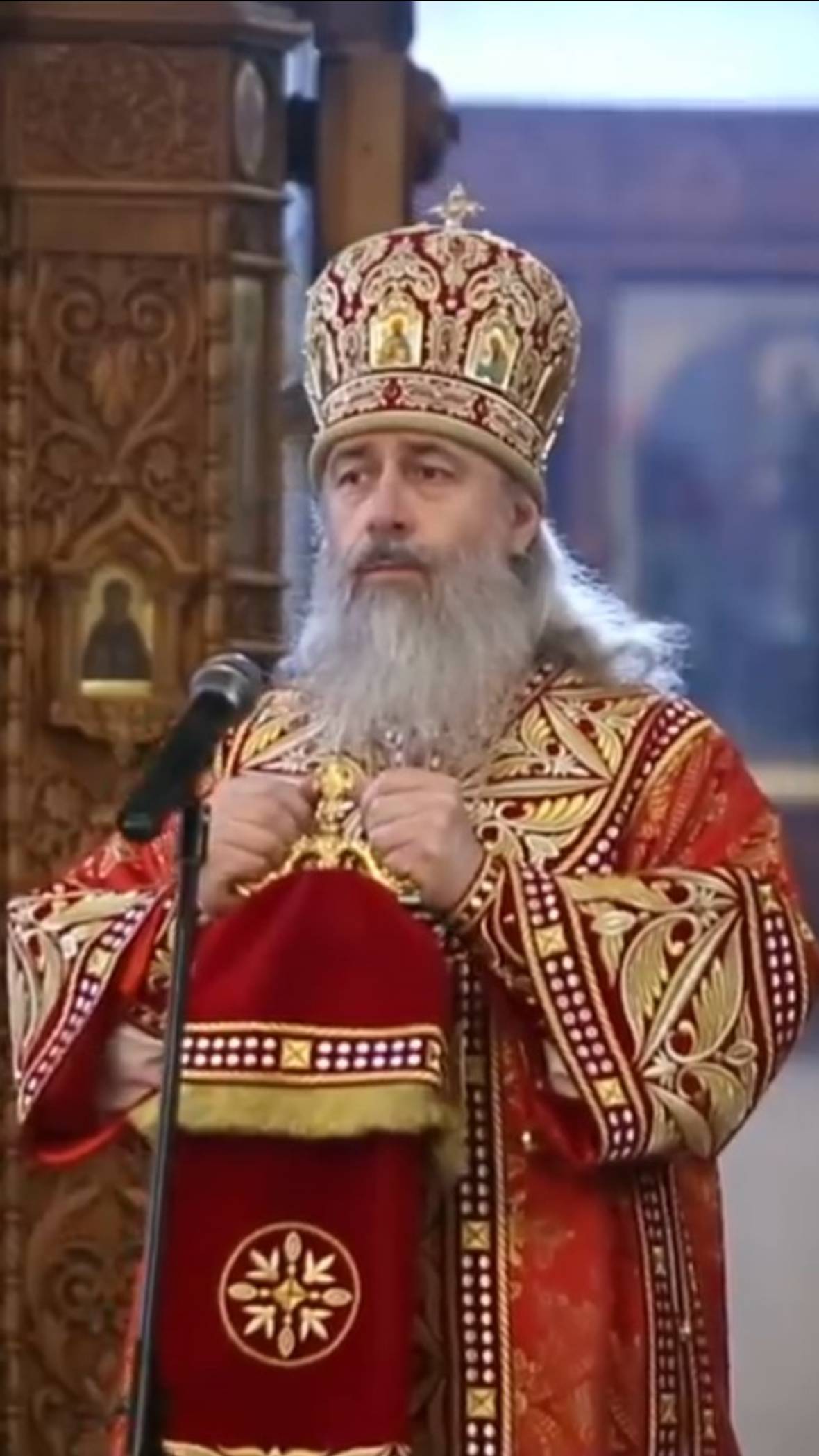 Почему в канун 14 августа в храм приносили цветы?