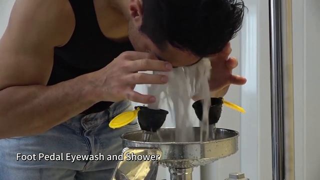 Как работает фонтан для глаз и аварийный душ с управлением педалью