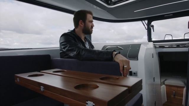 Обзор XO EXPLR 10 SPORT PLUS (бывш. XO 270 Front Cabin OB) с носовой каютой на русском языке