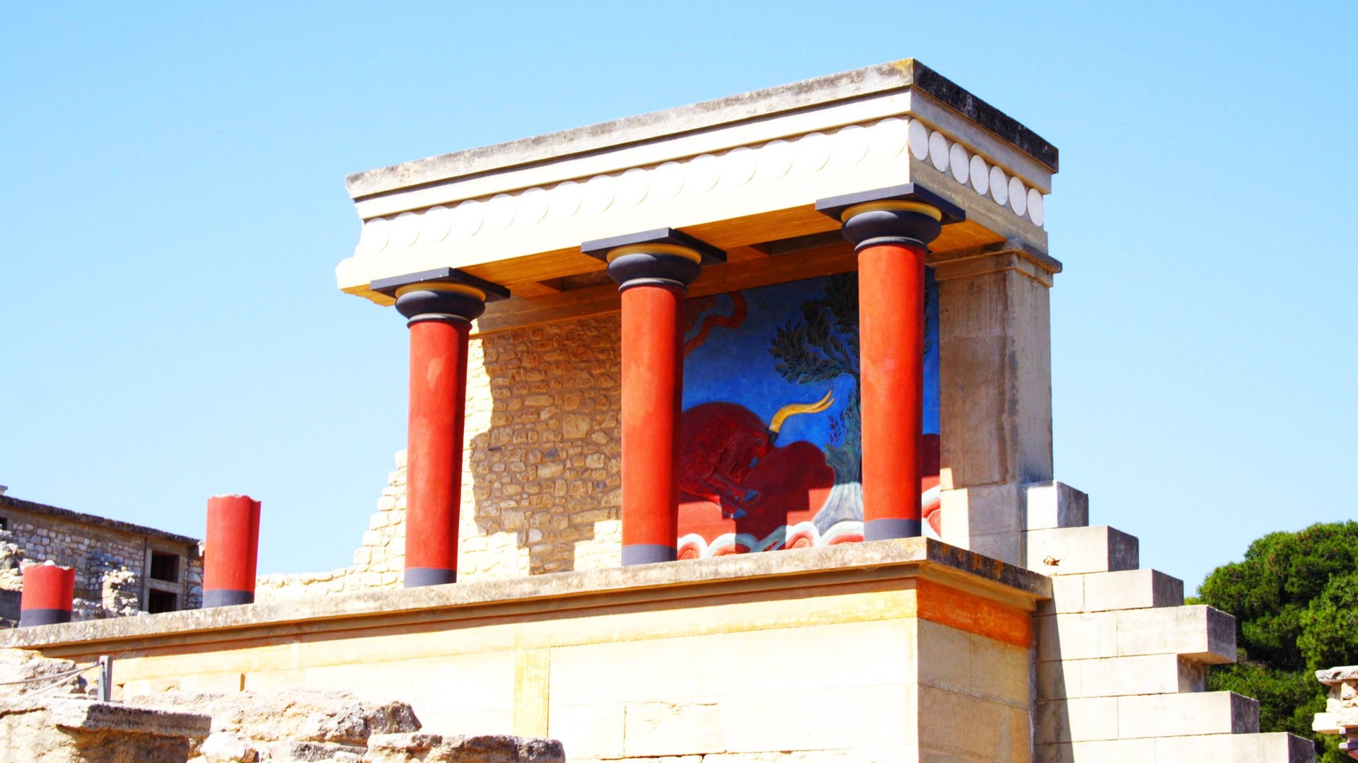 Кносский дворец на Крите — лабиринт царя Миноса, построенный в период около 1900 года до н.э.