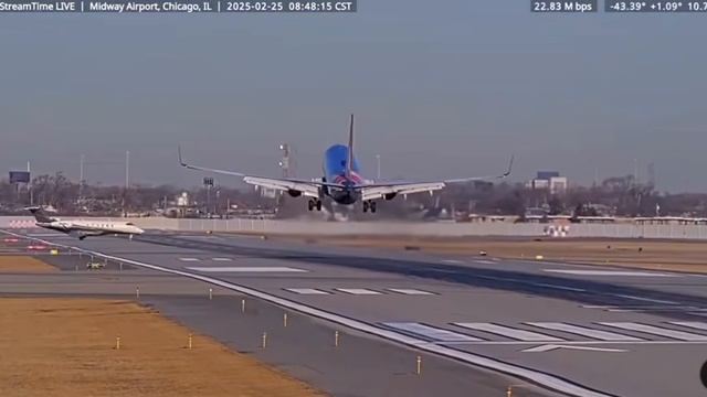 Кое-как, чуть-чуть, почти. Два самолёта разминулись на перпендикулярном курсе на взлетке.