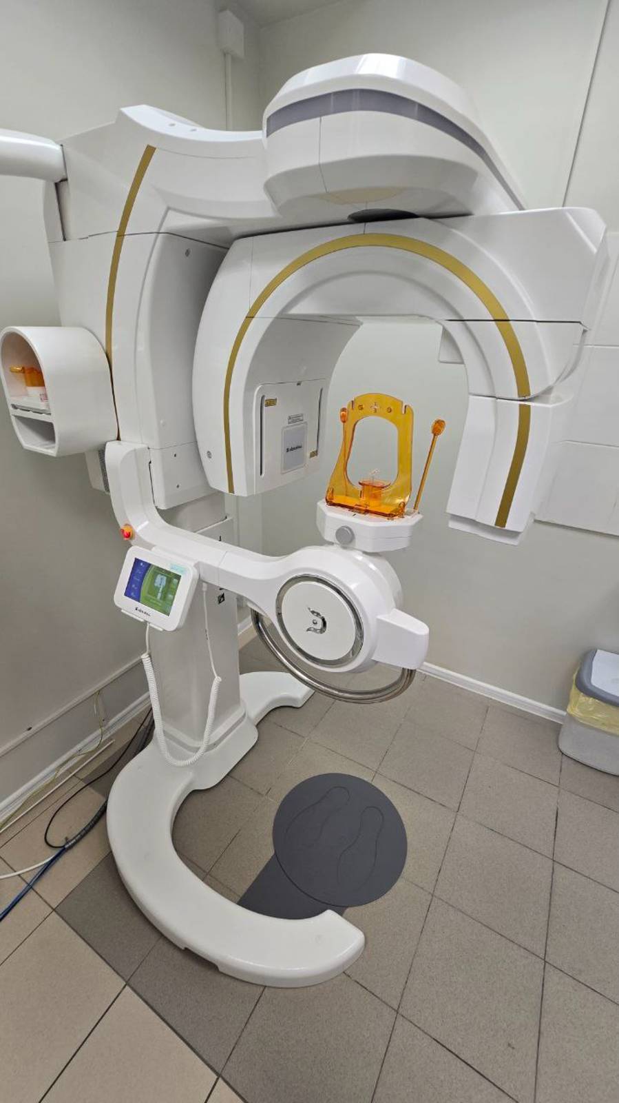 Установка компьютерного томографа HDX Will Dentri 3D 18×16,5 в клинику «АтриДент» в Москве