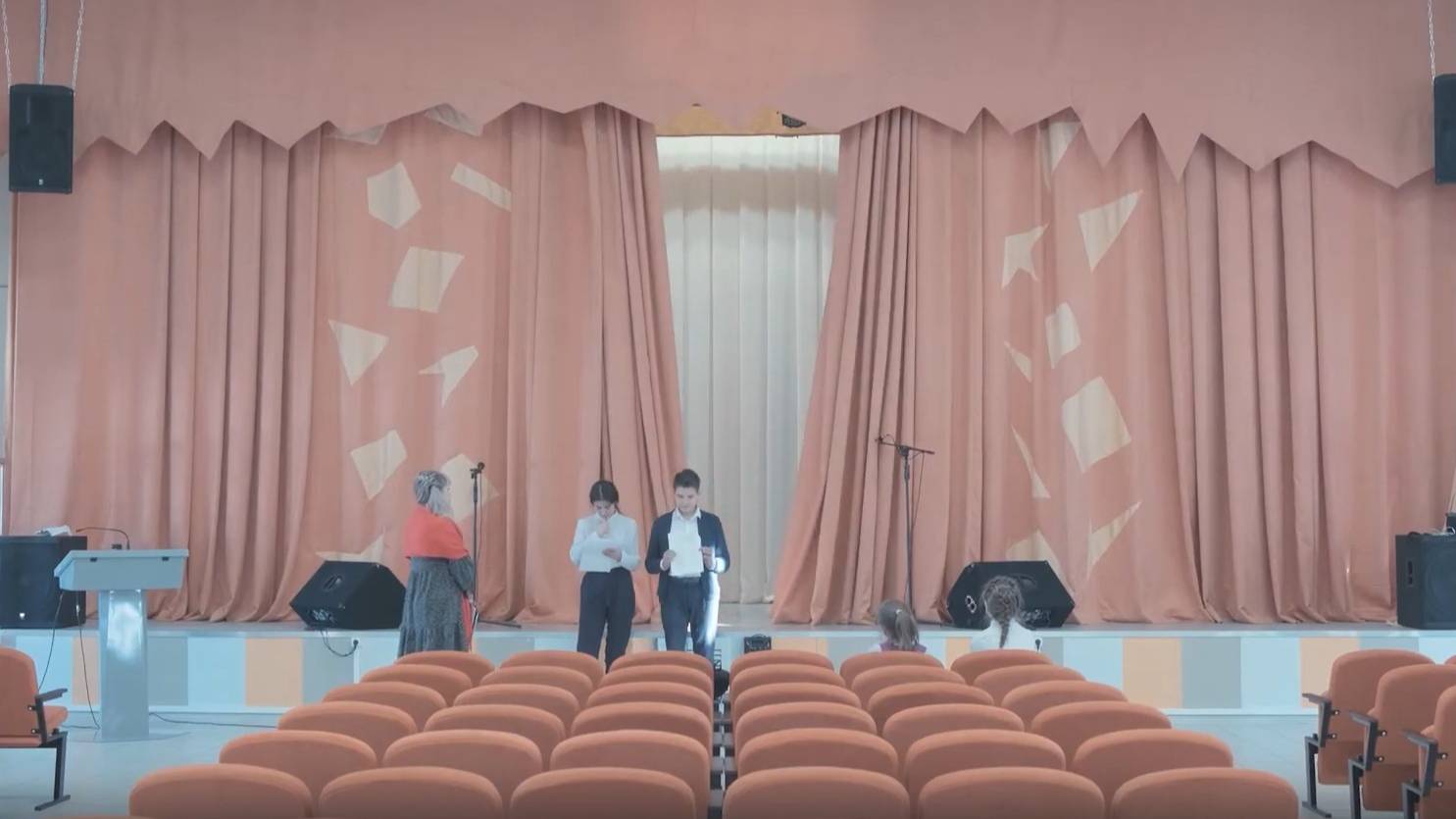 Средняя общеобразовательная школа № 33 г. Иркутск - оснащение актового зала. БЭКСТЕЙДЖ