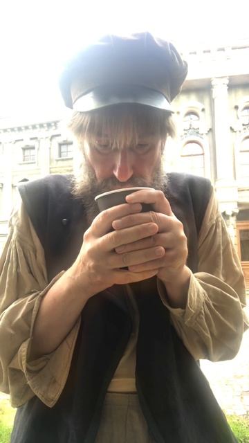 Фокус со стаканом. Дворник. Актёр Игорь Серебряный