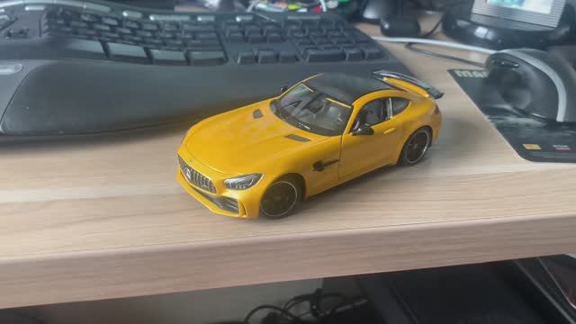 Обзор модели Mercedes-Benz AMG GT R от Welly
