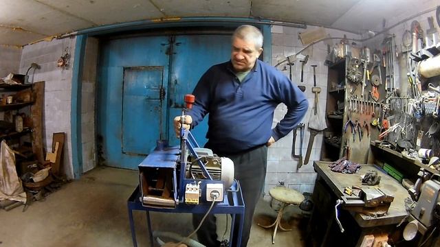 Очистной станок для профильных труб и полос металла.