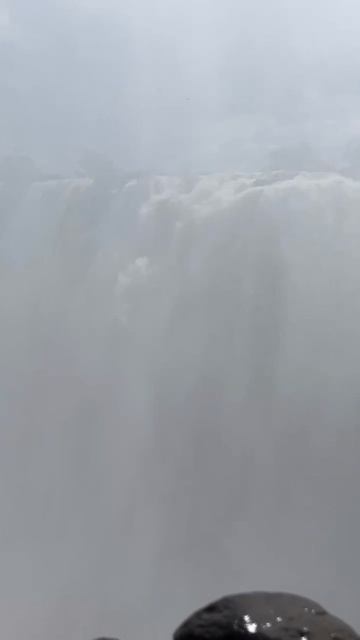 Водопад Виктория со стороны Замбии под Coldplay