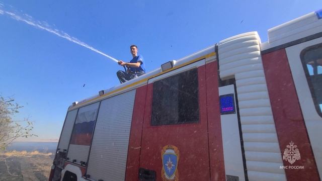 Ликвидация ландшафтного пожара возле с. Новозбурьевка  Симферопольского района. 13.08.2025