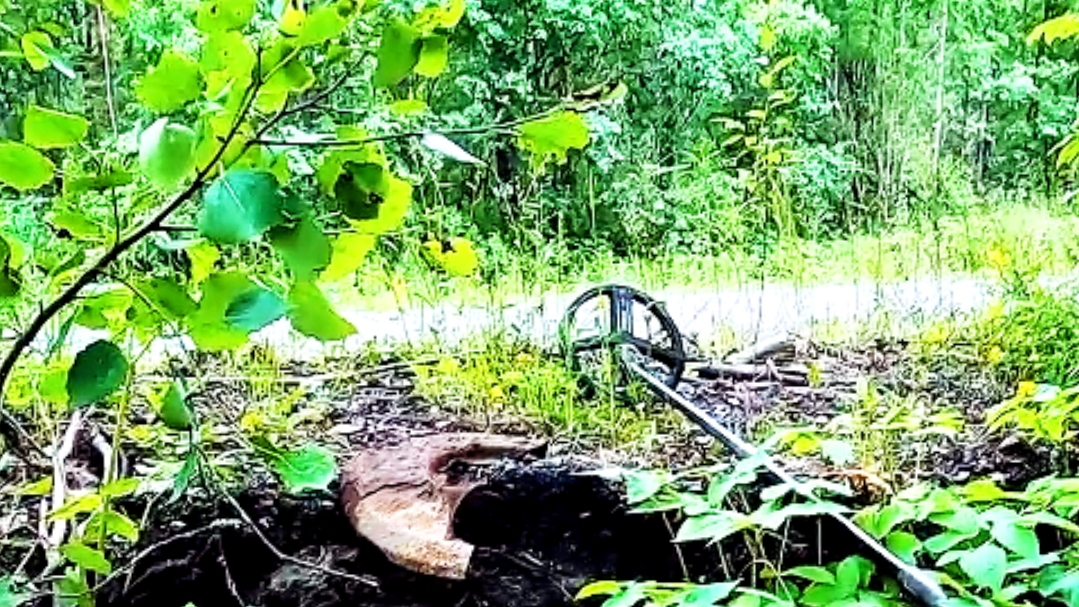 Коп металлолома, поиск вдоль старой дороги