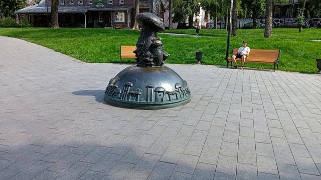 Рязань. Нижний парк, исторический центр. Прогулка и отдых в парке, рядом рязанская ыилармония