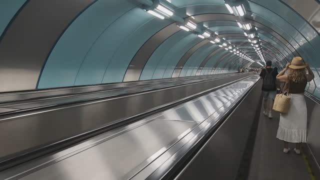 Движущийся тротуар - метро "Спортивная", Санкт-Петербург.